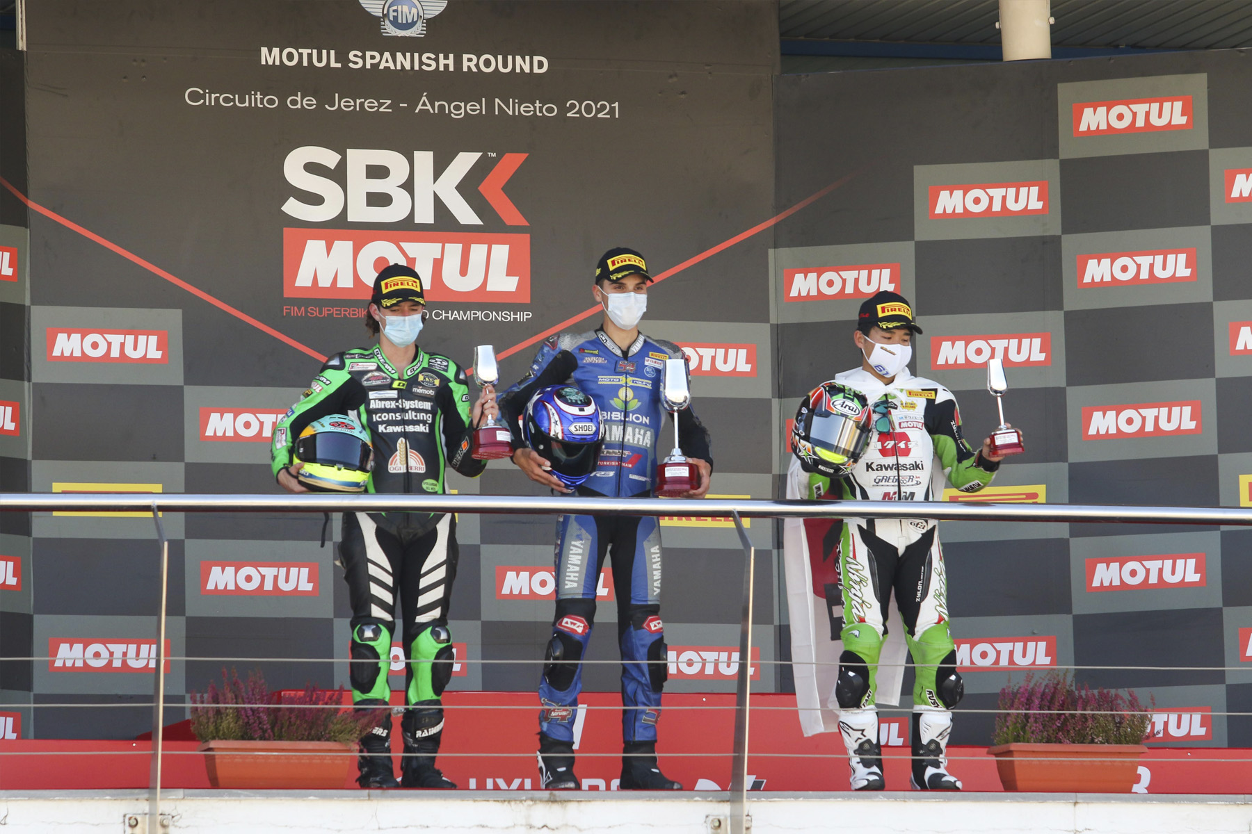 Emotivo minuto de silencio y homenaje en pista para Dean Berta Viñales ...