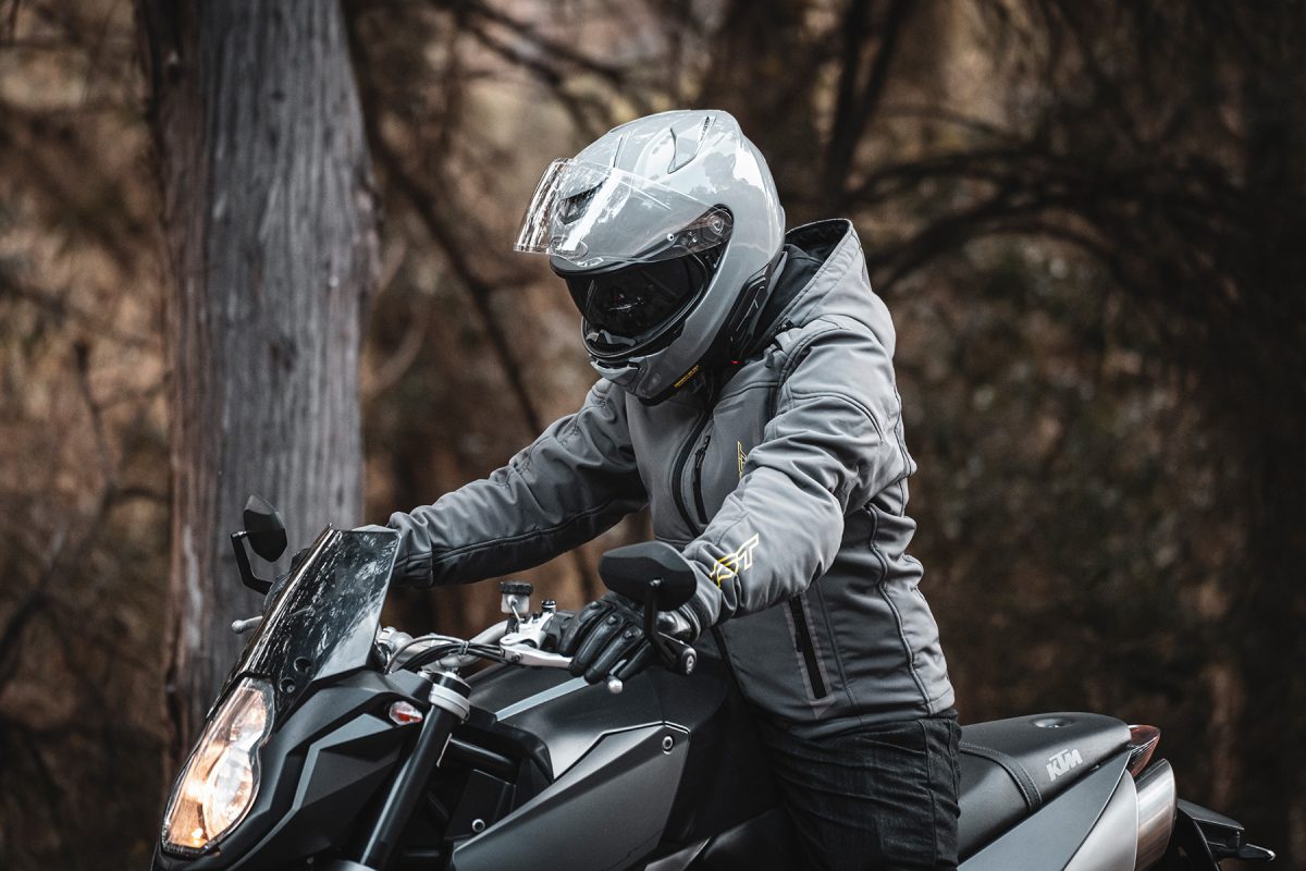 Prueba HJC RPHA 71 con el intercom SMART HJC 50B - Motorbike Magazine